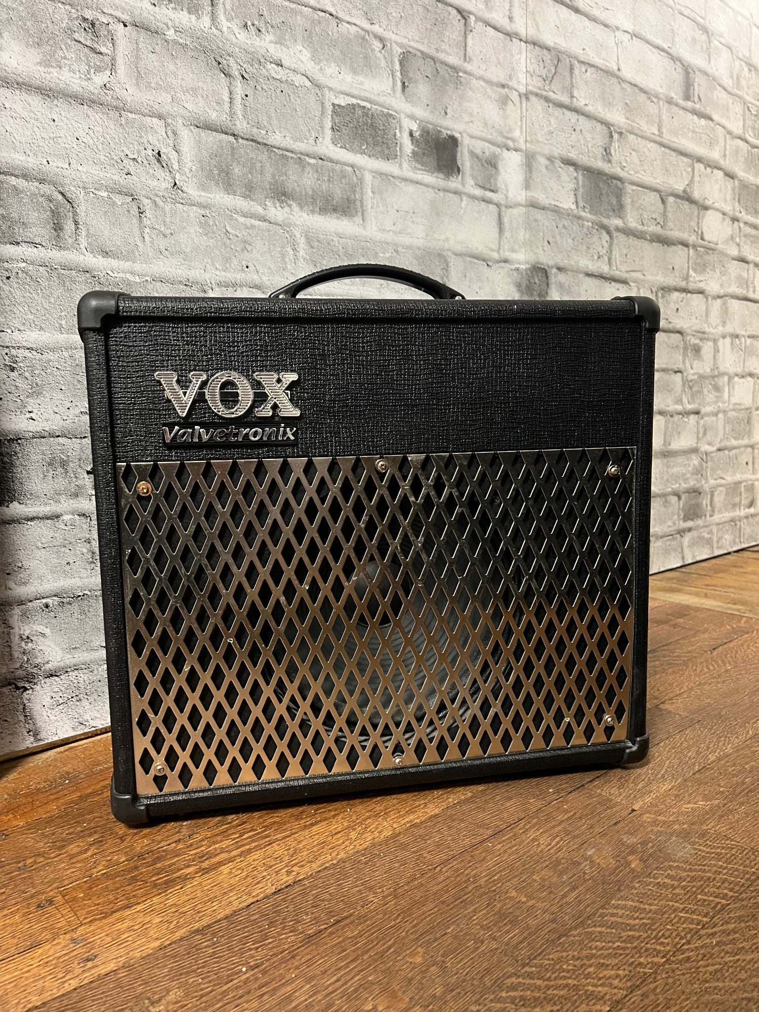 Used Vox AD30VT 30 Watt Modeling Guitar Amp – Faders Music Inc.
